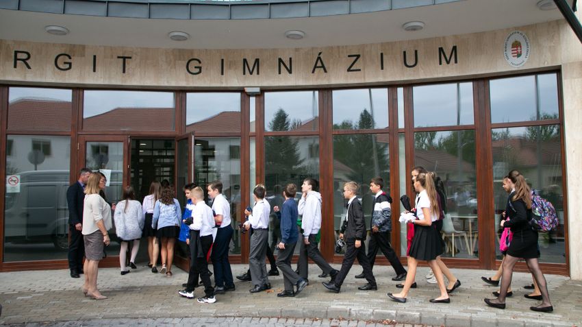 KEMMA - Átadták a bányakórházból átalakított új tatabányai katolikus ...