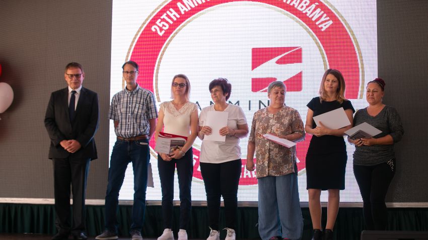 KEMMA - 25 éves a Sanmina: hűséges dolgozóit is köszöntötte a vállalat