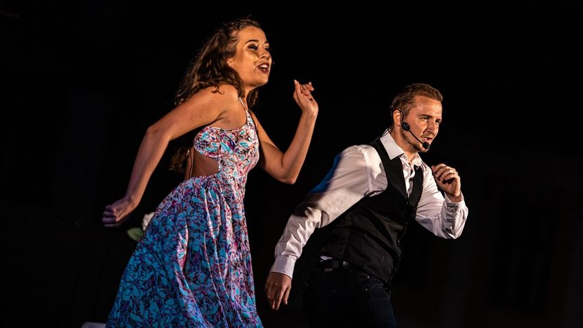 KEMMA - Operett és musicalslágerek töltötték be az esztergomi főteret ...