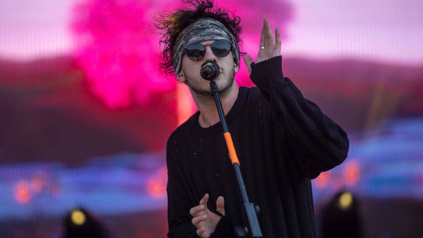 Azahriah - erős szóképek és nem csak közhelyek: magyartanár elemezte az ...