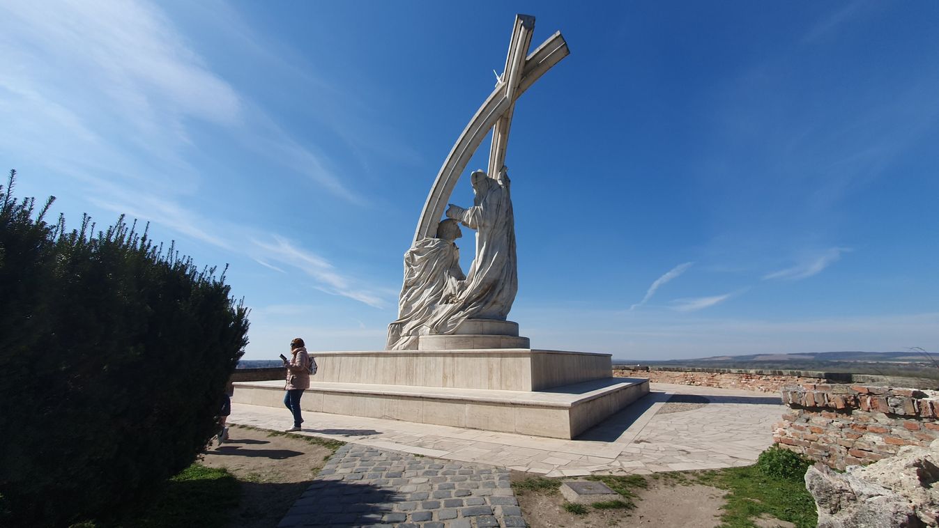 88 éves lett az ikonikus esztergomi Szent István- szobor alkotója ...