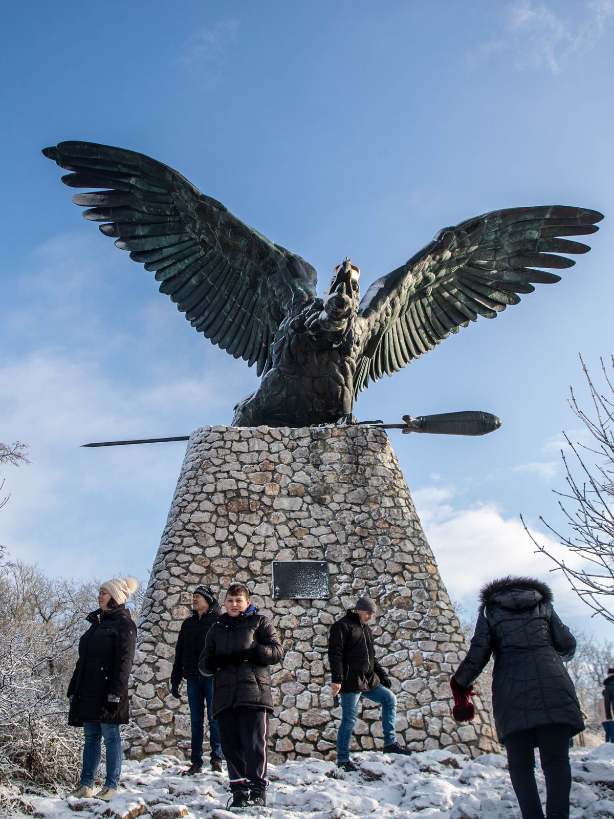 Akkor és most: Turul-Emlékmű