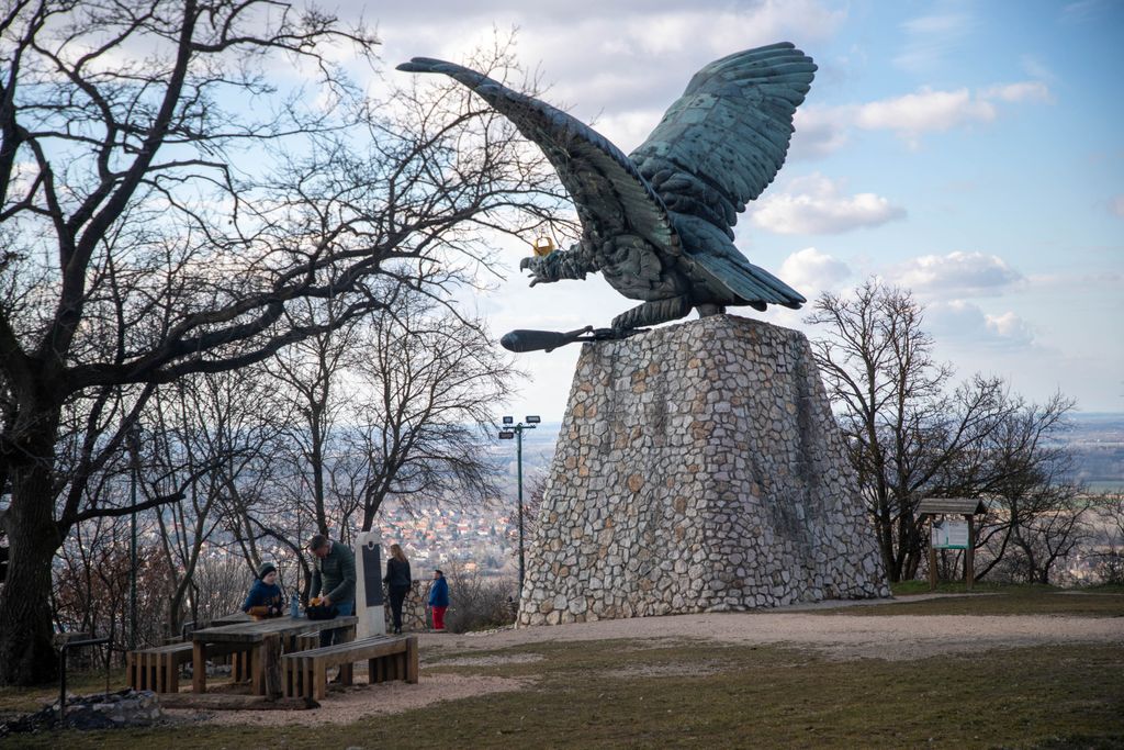 Turul-madár: asszonyt ejtett teherbe, ma a magyarság jelképe