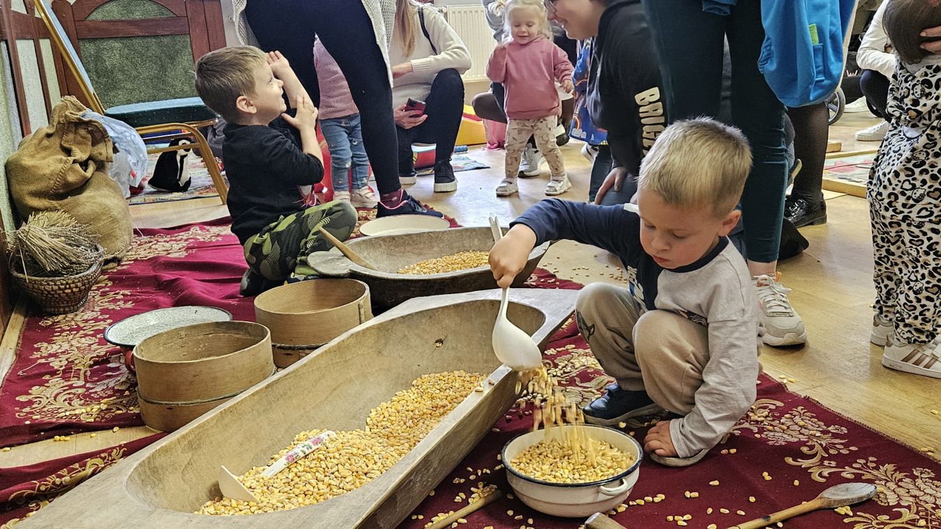 Gyereknapi programok - Szőnyben már pénteken állt a bál