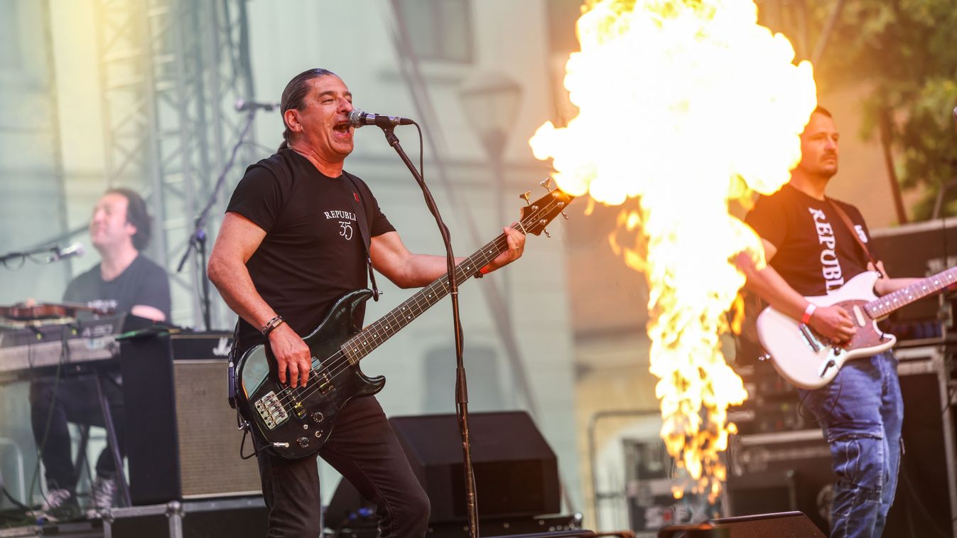 Republic koncert Tatán, Cipő nélkül először