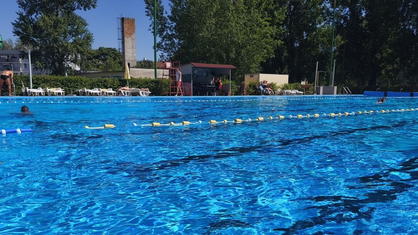 Észak-komáromi strand: itt rendszeresen ellenőrzik a vizet