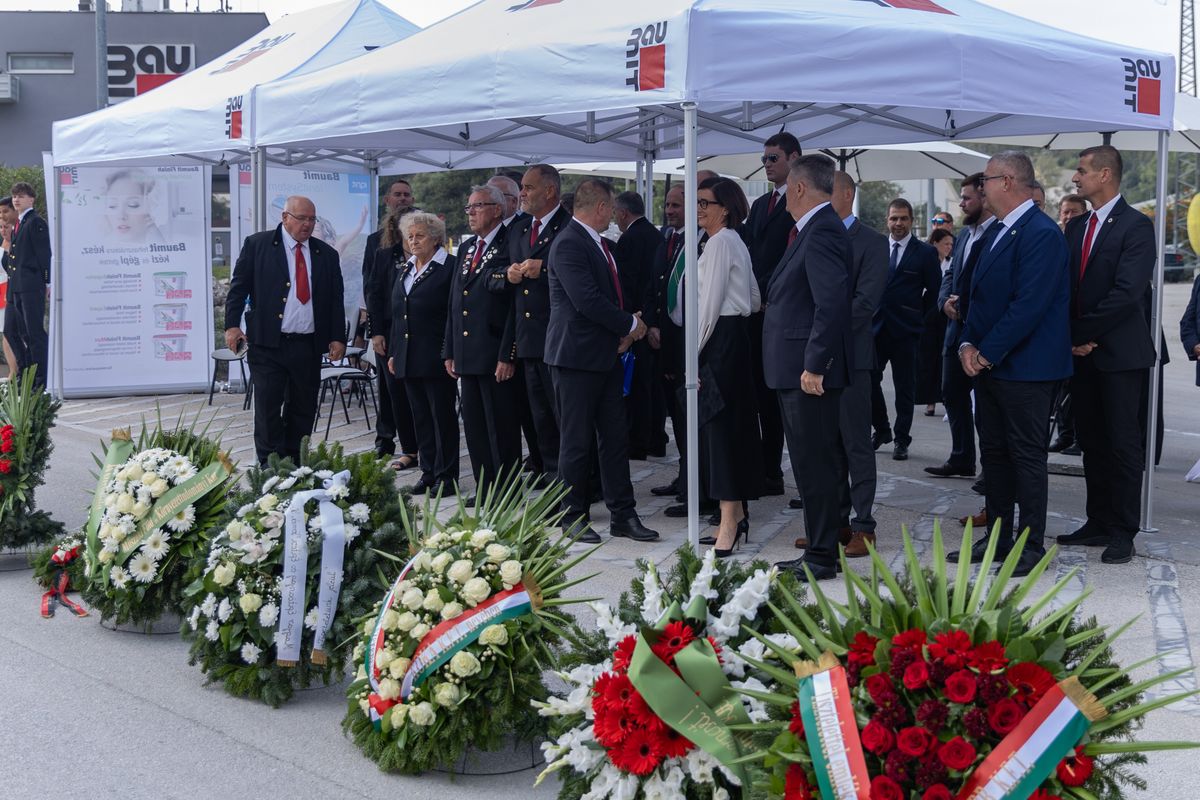 Dorogi bányásznap:koszorúzás és megható szavak az első napon