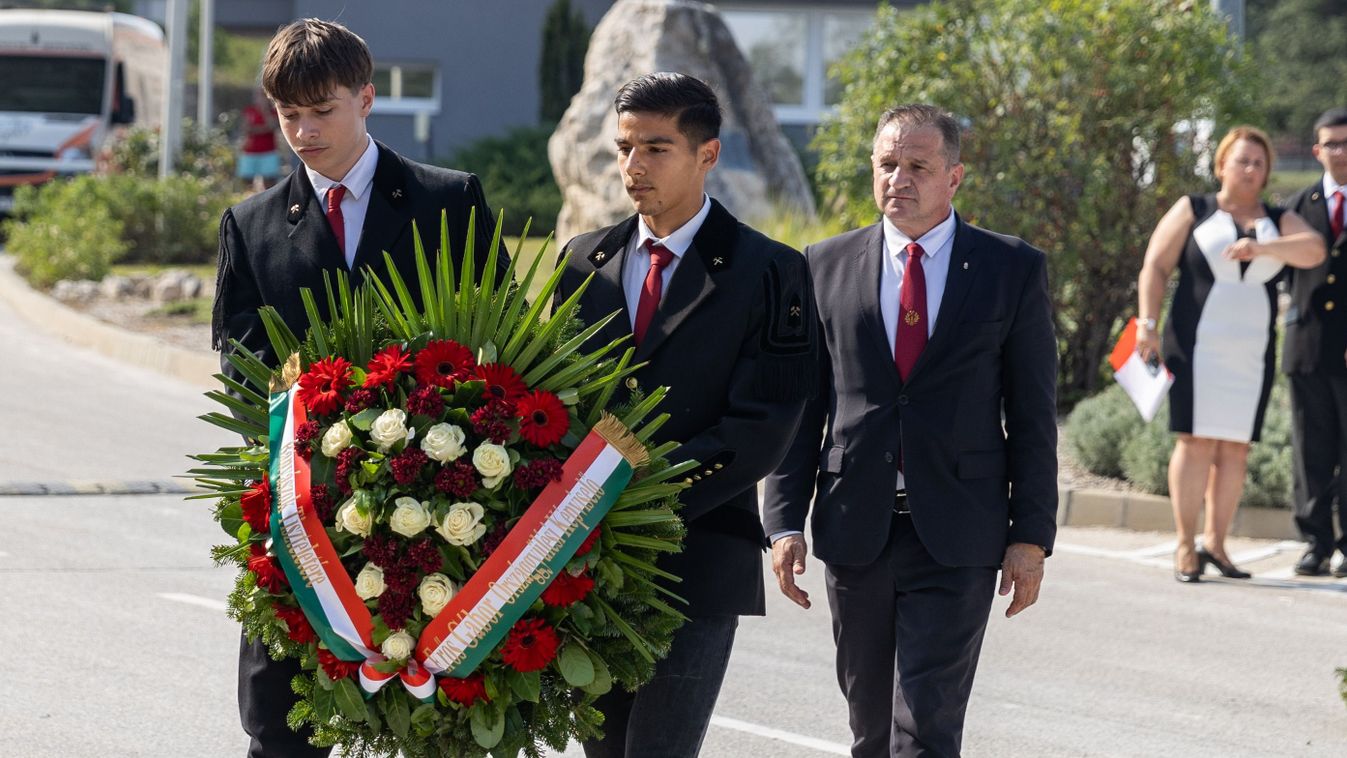 Dorogi bányásznap:koszorúzás és megható szavak az első napon