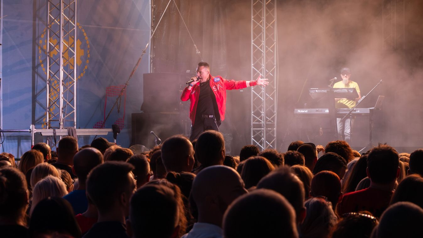 Ember maradj: megérkezett Ákos története