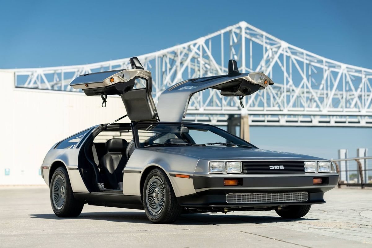 DeLorean DMC-12: az időutazás autója - online puzzle