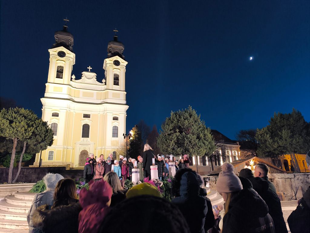 Tatai karácsonyi vásár: megnyílt az ünnepi forgatag a Kossuth téren
