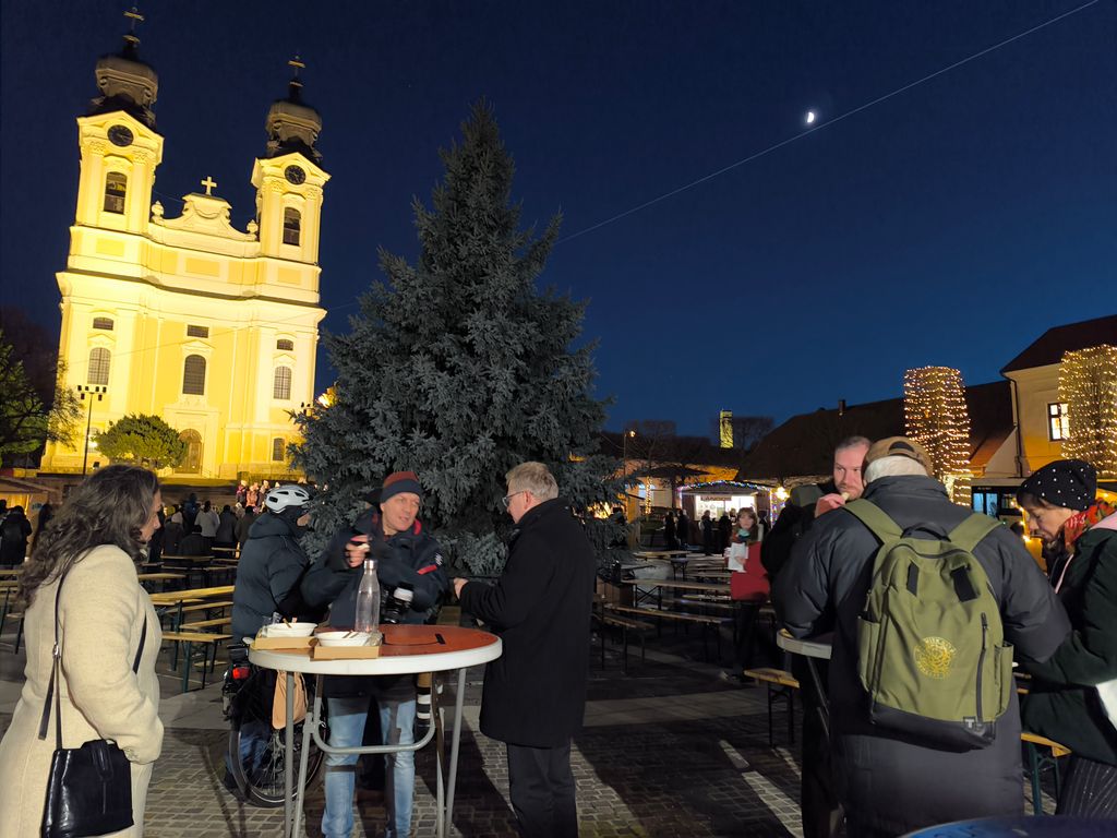 Tatai karácsonyi vásár: megnyílt az ünnepi forgatag a Kossuth téren