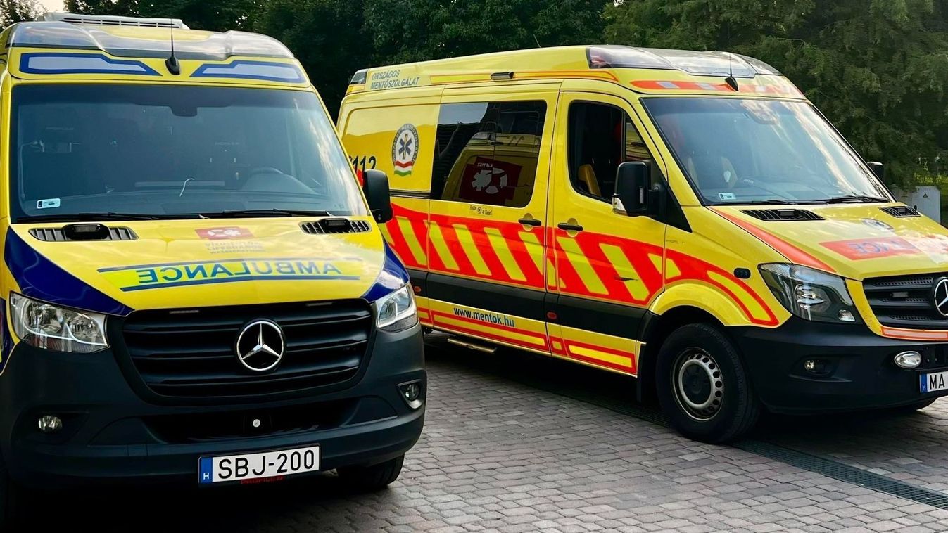 Két autó ütközött Tata és Tardos között - tűzoltók és mentő is a ...