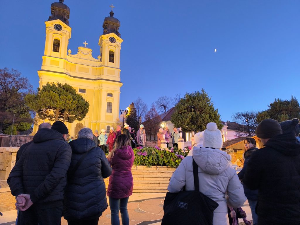 Tatai karácsonyi vásár: megnyílt az ünnepi forgatag a Kossuth téren