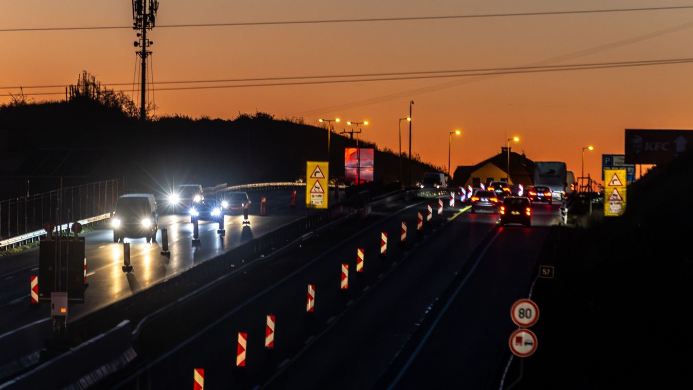 M1-es autópálya: 5 autó ütközött, már az M0-ás is bedugult