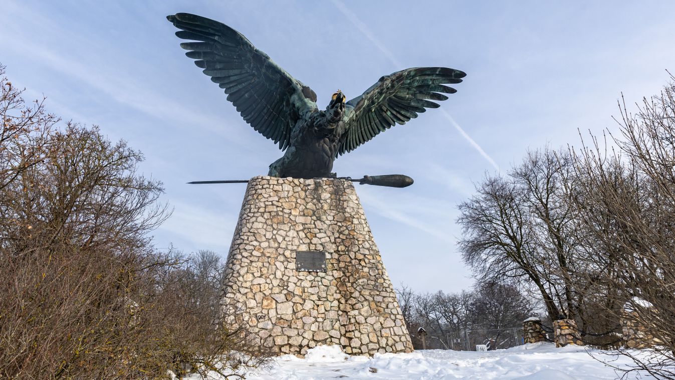 Turul-madár: eltűntek az óriás szobor lábbujjai