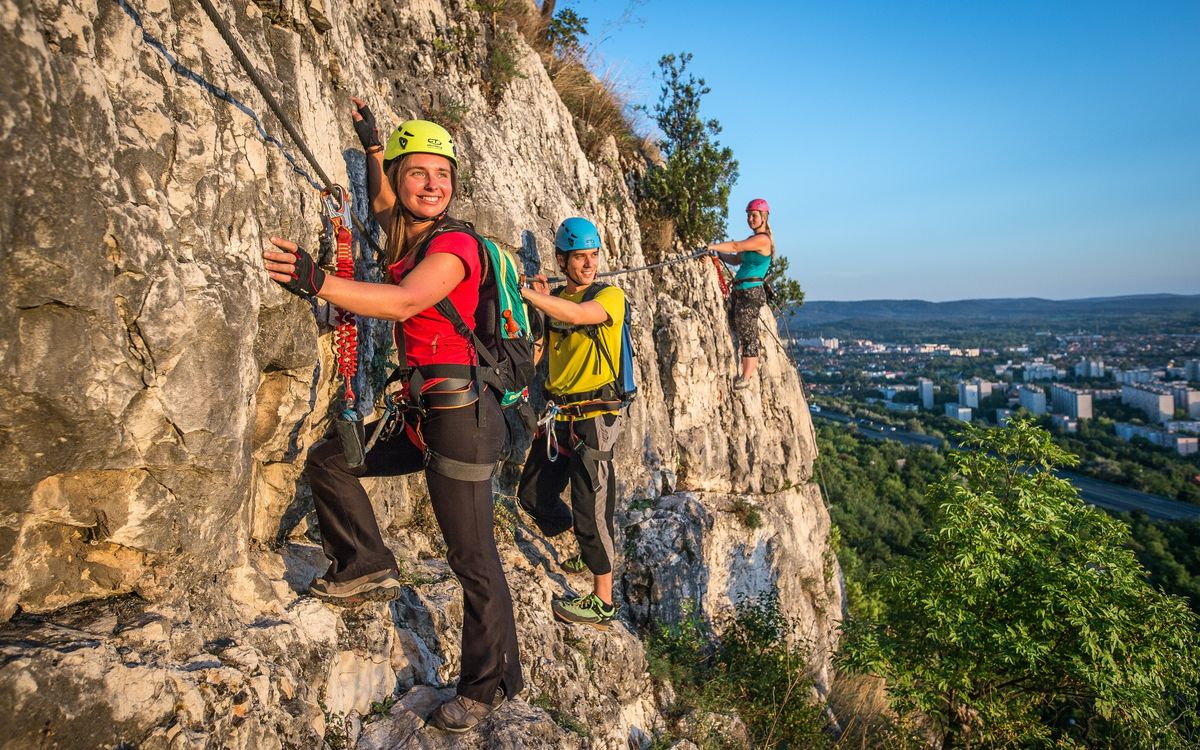 Farsangi via ferrata Tatabányán – jelmezes mászás a Kő-hegyen
